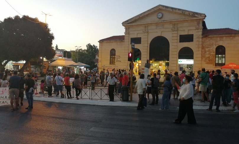 Διαμαρτυρία στα Χανιά για τα ελλιπή μέτρα προστασίας στα σχολεία| Φωτο ...